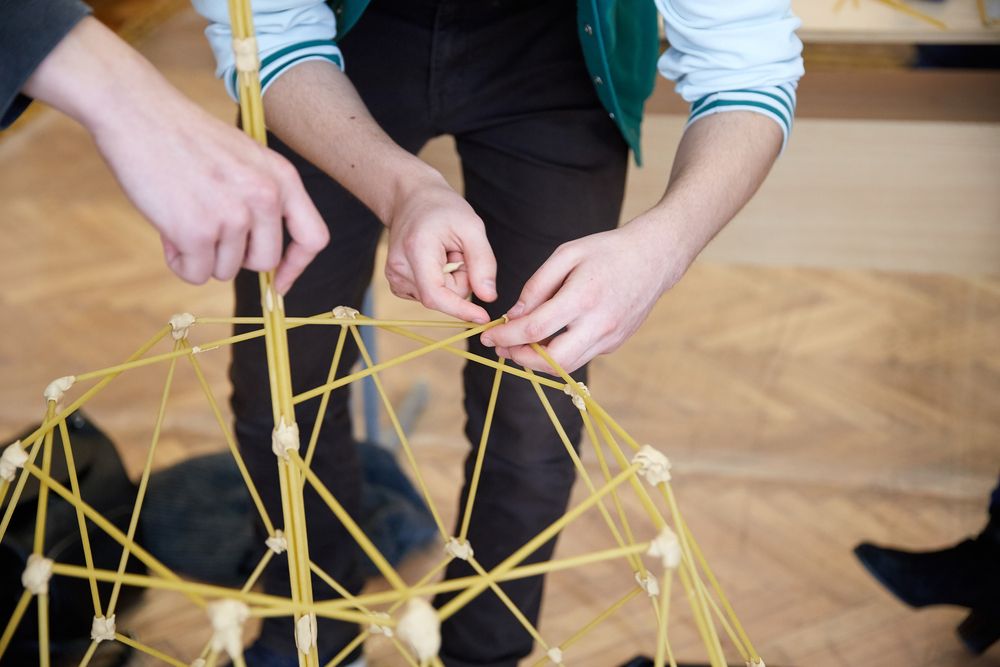 Marshmallow challenge with debriefing | SessionLab